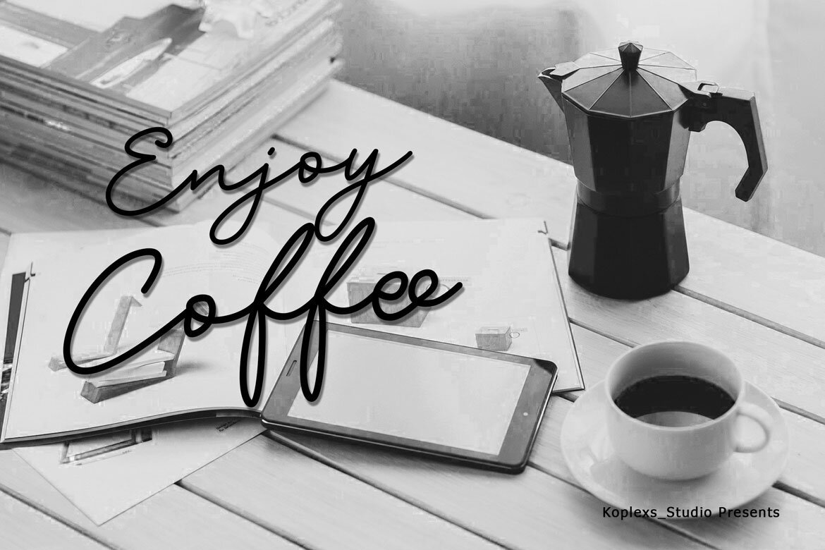 Candia – Handwritten Sript Font | Deeezy